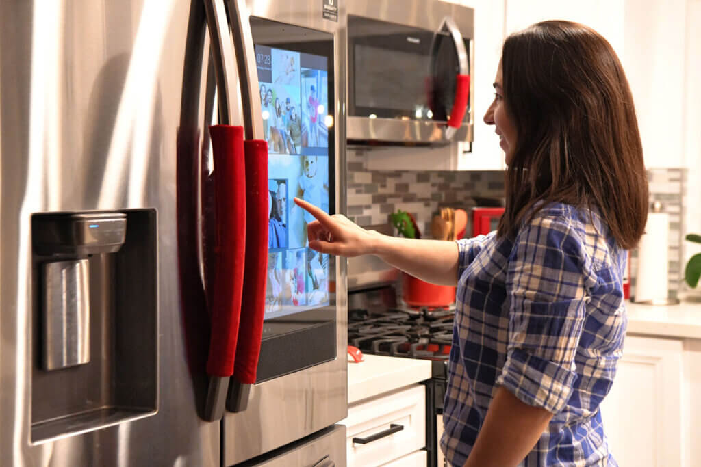 Smart Refrigerators – High-Tech Food Storage & Easier Grocery Shopping